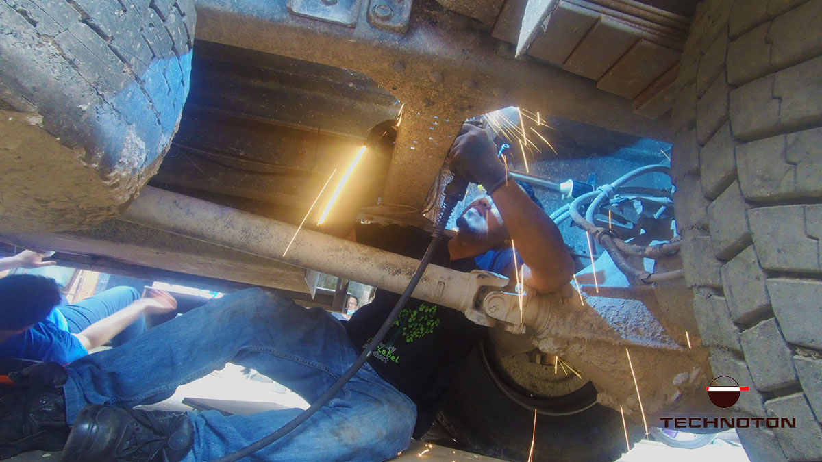 GNOM axle load sensor installation on a garbage truck - on-site ...